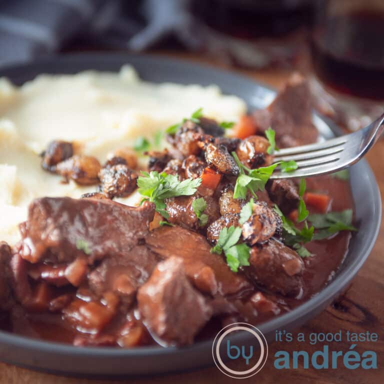 Grootmoeders Hachee uit de Slowcooker (Ouderwets Lekker) - By Andrea ...