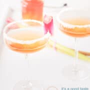 Champagne rabarber cocktail | By Andrea Janssen