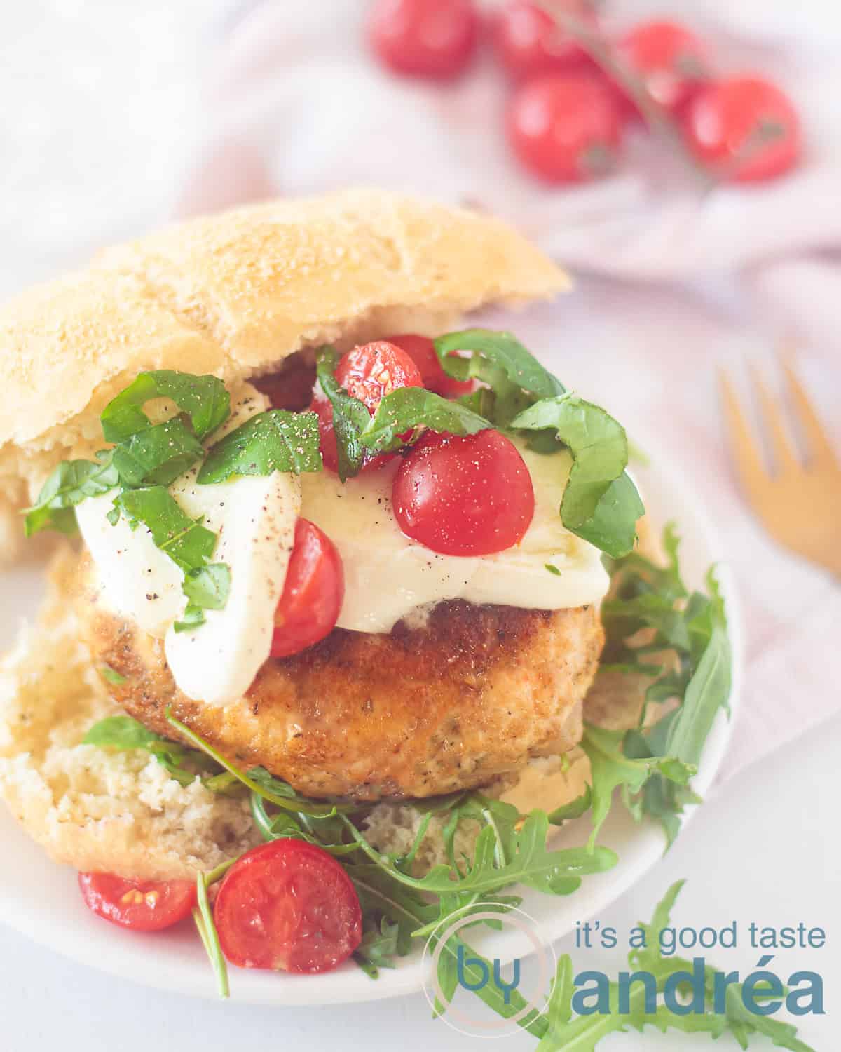 Broodje Kipburger met Mozzarella – BBQ Favoriet - By Andrea Janssen