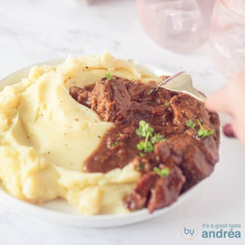Grootmoeders Hachee uit de Slowcooker (Ouderwets Lekker) - By Andrea ...